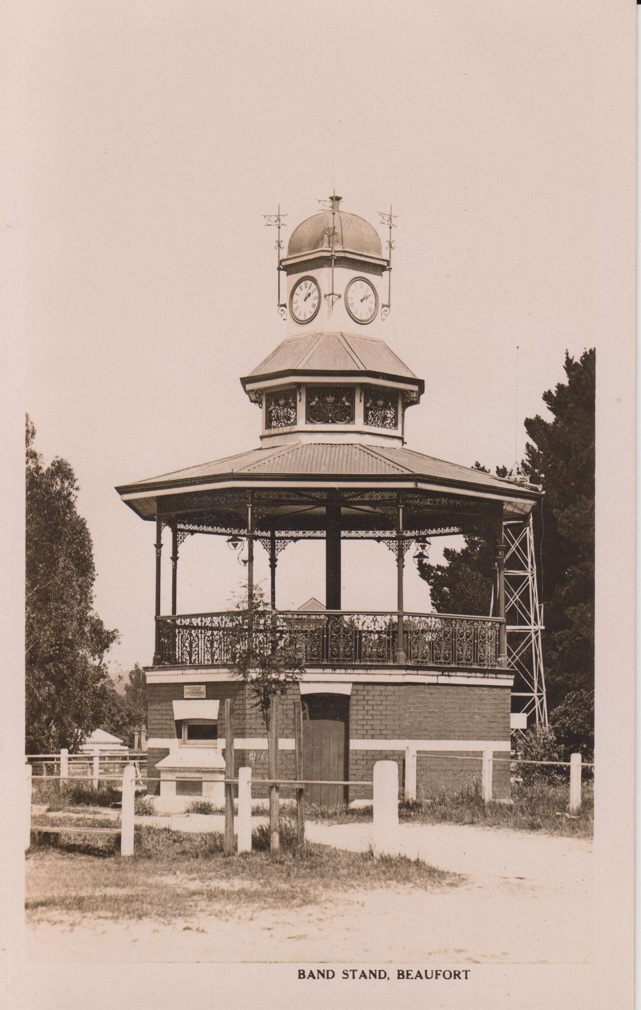 Beaufort, Victoria – Queen Victoria Memorial Band Rotunda – Australian ...